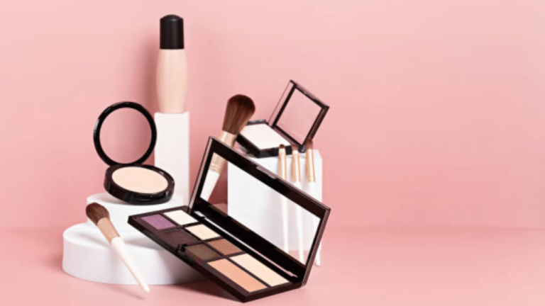 10 Best Cosmetic Stocks to Buy in August 2022 - Gold Trading Insights